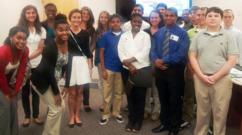 El Programa Voluntarios Adolescentes De Palm Beach Gardens Medical 